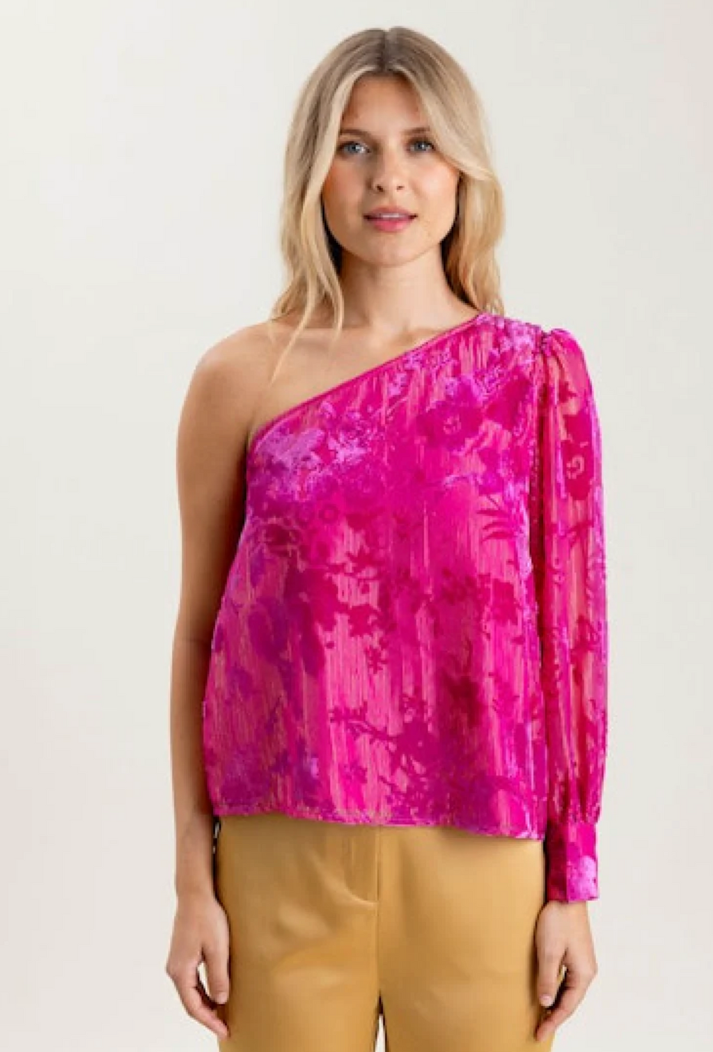 Kate Top Opera – Monkee's of Morehead City